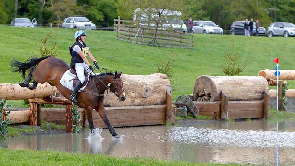 In pictures: Horse trials at Floors Castle - BBC News