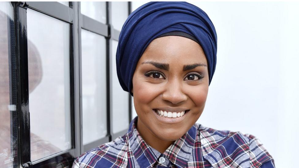 'No frills. Just us' - Bake Off's Nadiya marries again - BBC News