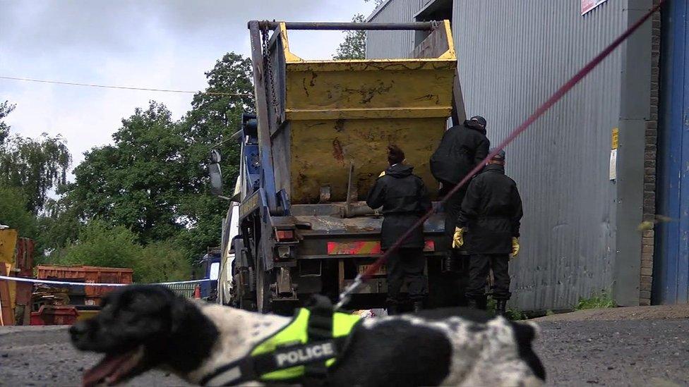 Stephen Whitehead death: Binman was attacked with sledgehammer - BBC News
