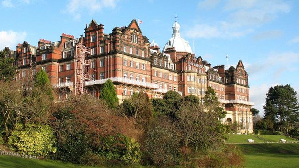 Harrogate hotel deaths: Couple died in 'murder-suicide' - BBC News