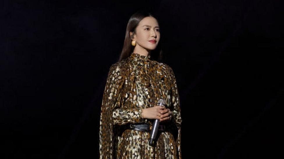 Yang Li: The 'punchline queen' who offended Chinese men - BBC News