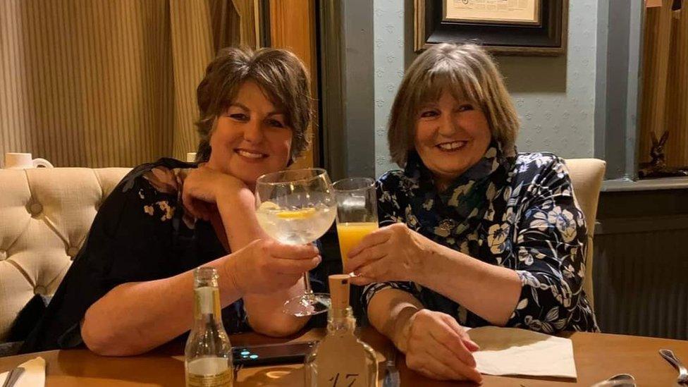 Lowestoft shop workers praised for saving customer caller - BBC News