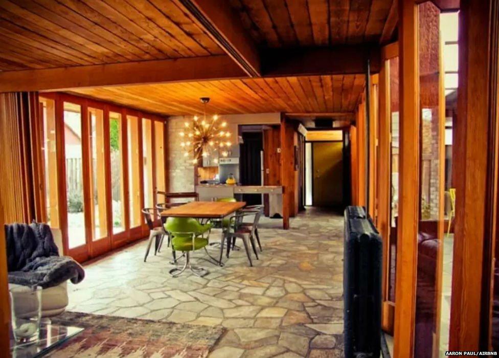 Aaron Paul is renting out his home to holiday makers - BBC News