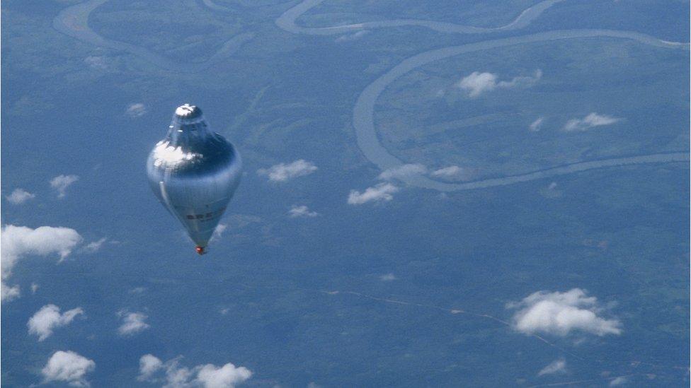 When Richard Branson's balloon hit a wall in Limavady - BBC News