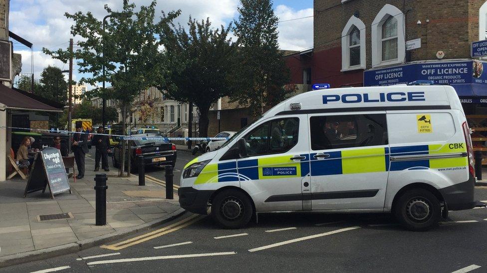 Moses Fadairo named as Hackney shooting victim - BBC News