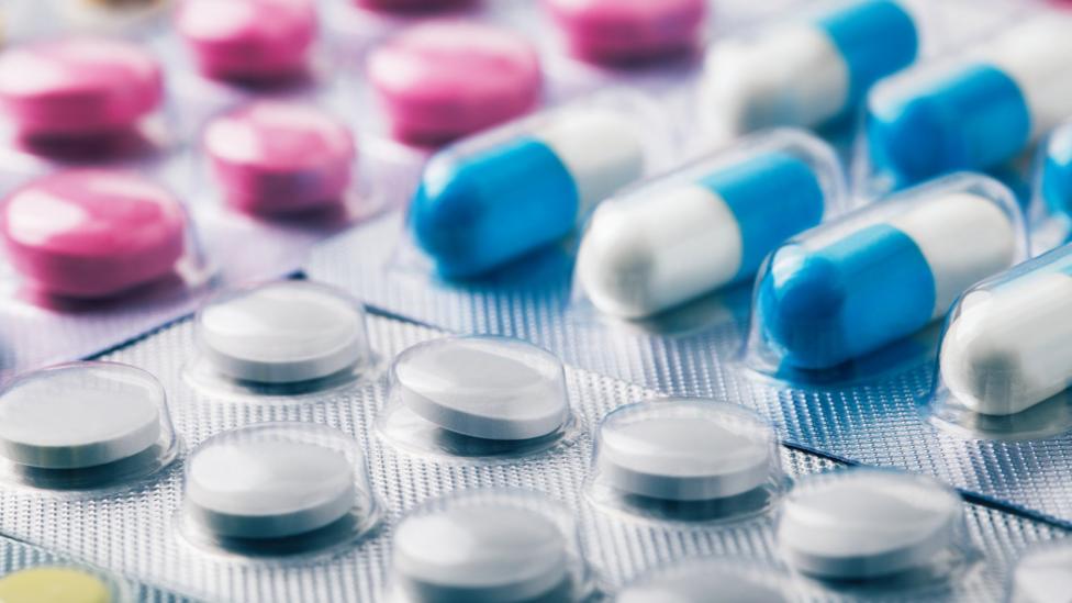 Richard Mylan: Response to heroin secret overwhelms TV star - BBC News