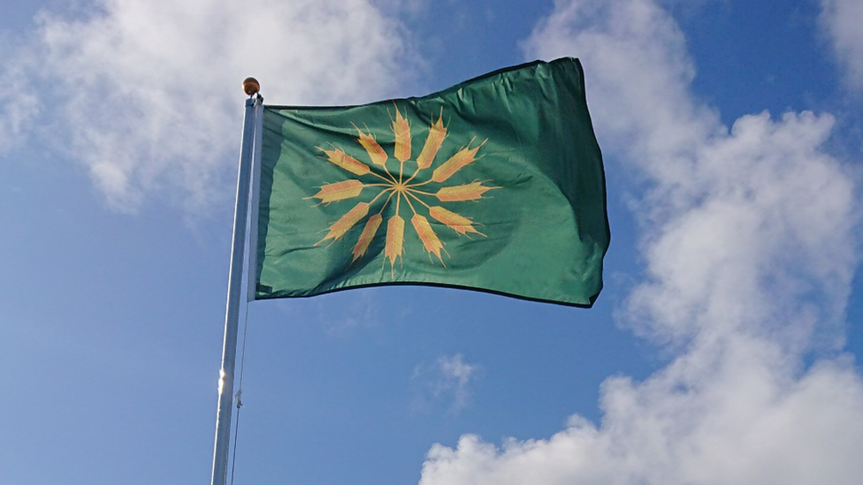 New official flag of the island of Tiree is unveiled - BBC News
