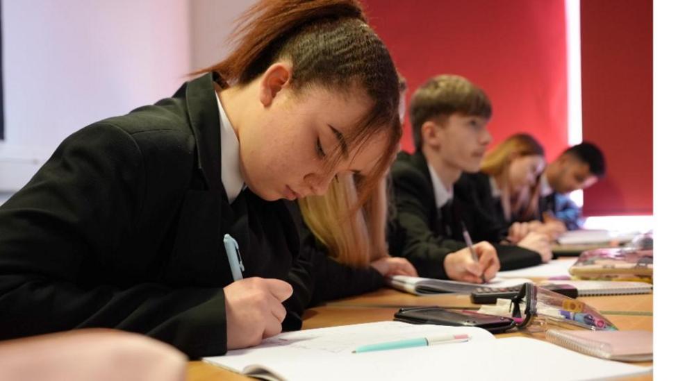 Sats results: Standards slip in Year 6 tests - BBC News
