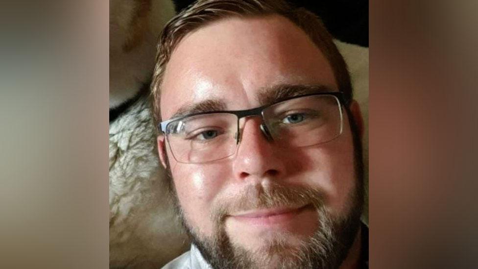 Portsmouth election candidate Tom Oulds suspended for tweet - BBC News