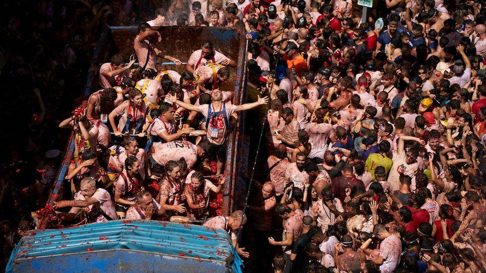 La Tomatina: Spanish tomato throwing festival is back - BBC Newsround