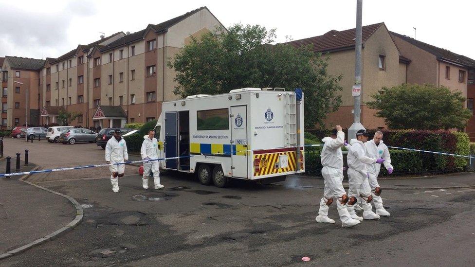 Man shot dead in Glasgow play park disturbance - BBC News