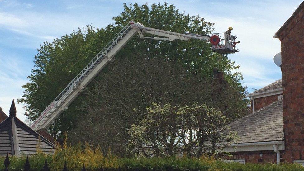 Two people dead in Spalding house fire - BBC News