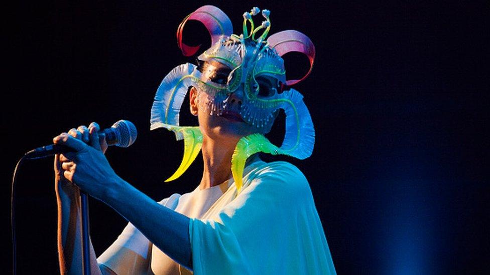 Singer Bjork denounces sexism in pop music industry - BBC News