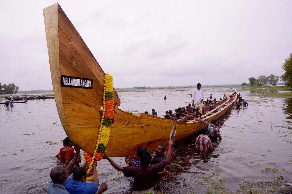 The great snake boat race of India - BBC News