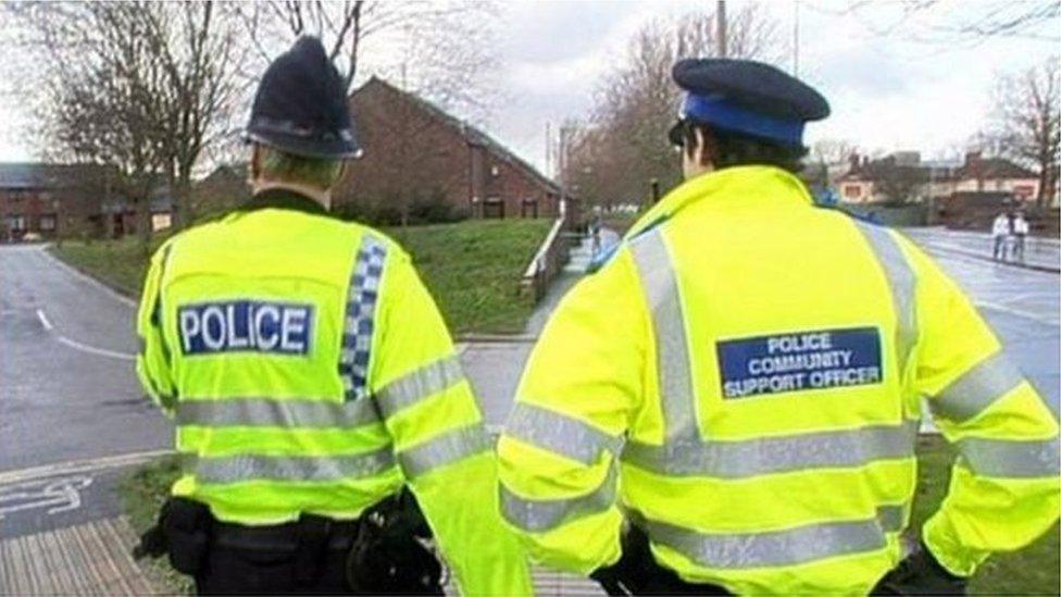 PCSO research 'supports bobbies on the beat argument' - BBC News