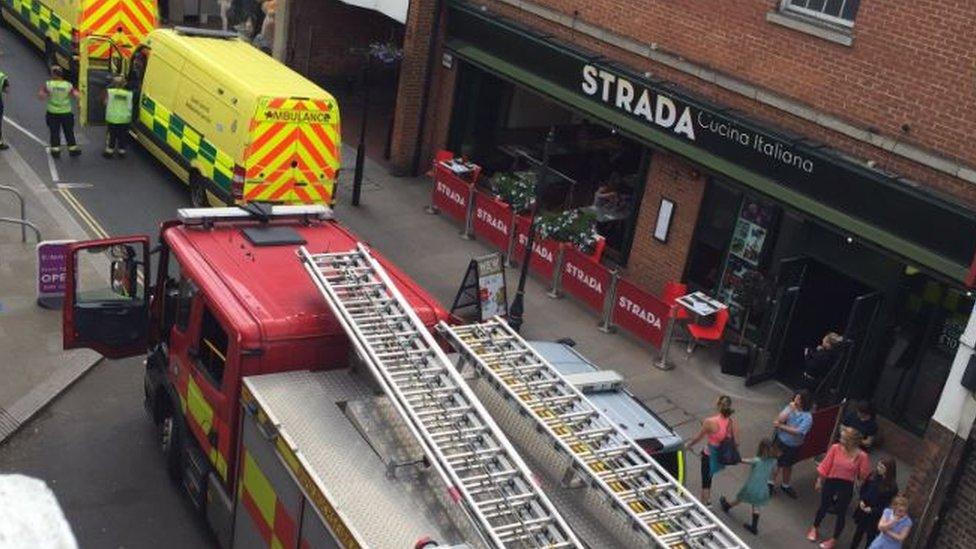 Henley 'chemical incident': Ten treated by ambulance - BBC News