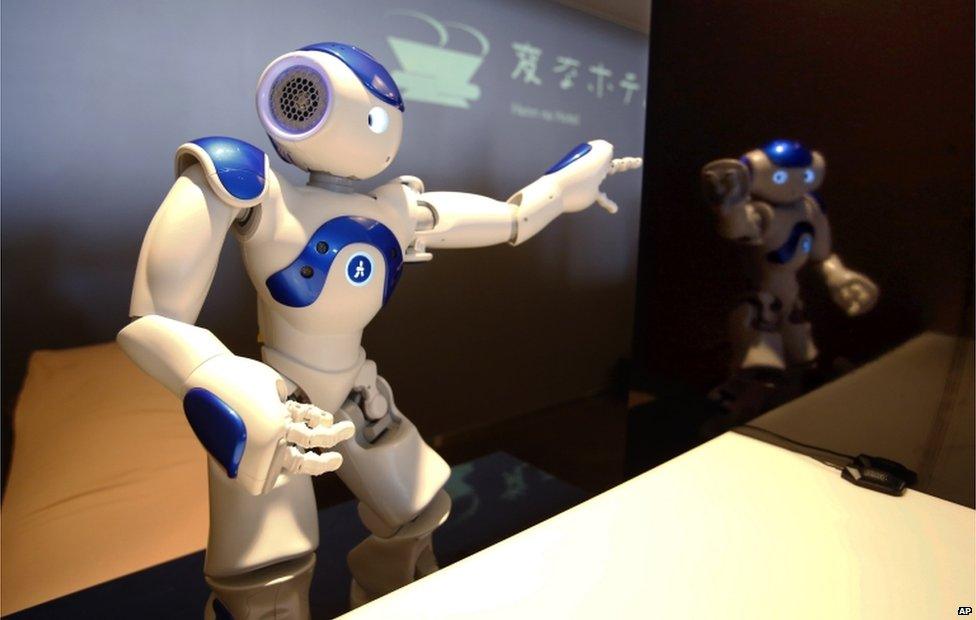 Five things about Japan's robot hotel - BBC News