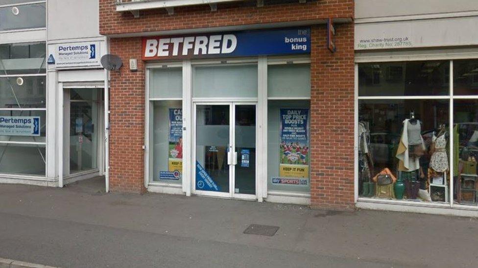 Two men carry out handgun heist at Reading Betfred - BBC News