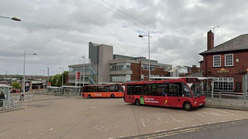 Passengers suffer minor injuries in Nottingham bus crash - BBC News