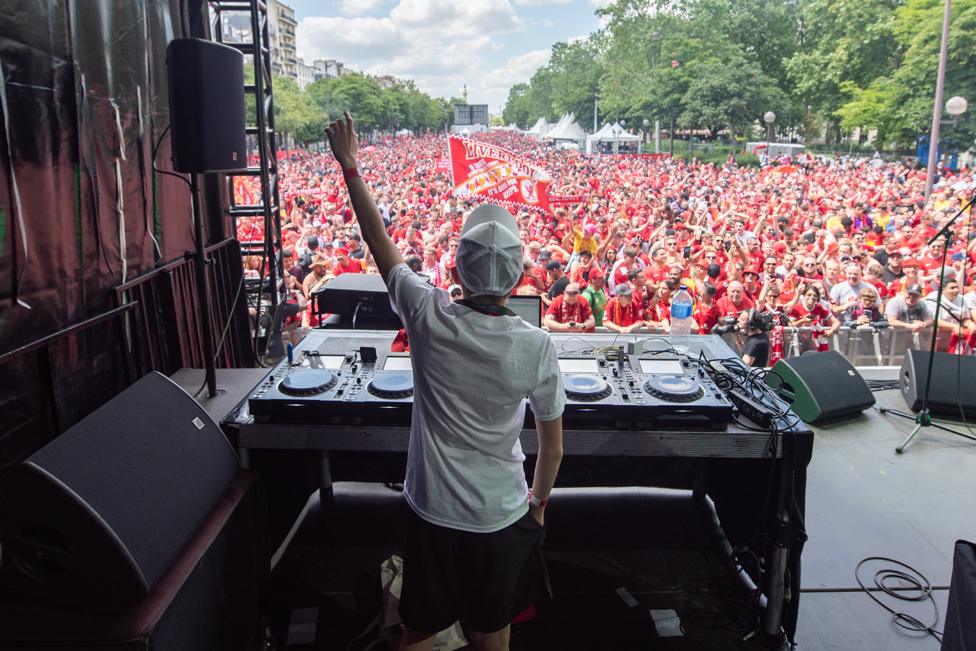 Harrison McDonald: The 16-year-old DJ juggling gigs and GCSEs - BBC News