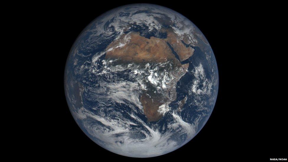 Nasa launches website to share new views of Earth daily - BBC News