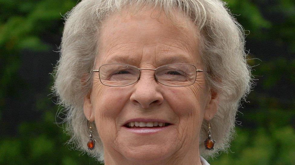 Halifax: Former Labour MP Alice Mahon dies aged 85 - BBC News