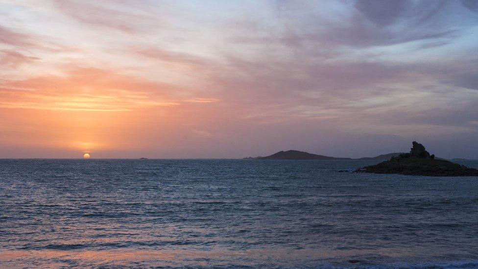 Warning over Isles of Scilly sea defence works - BBC News