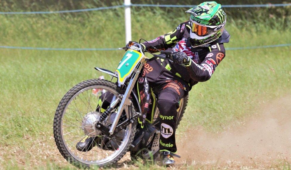 Speedway rider Sam Norris wins first race after injury - BBC News