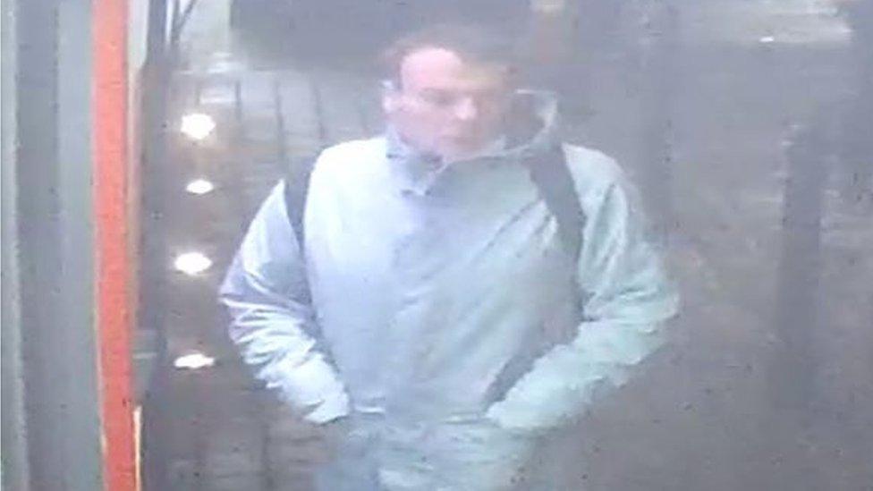 Darren Round murder inquiry: CCTV released in hunt for killer - BBC News