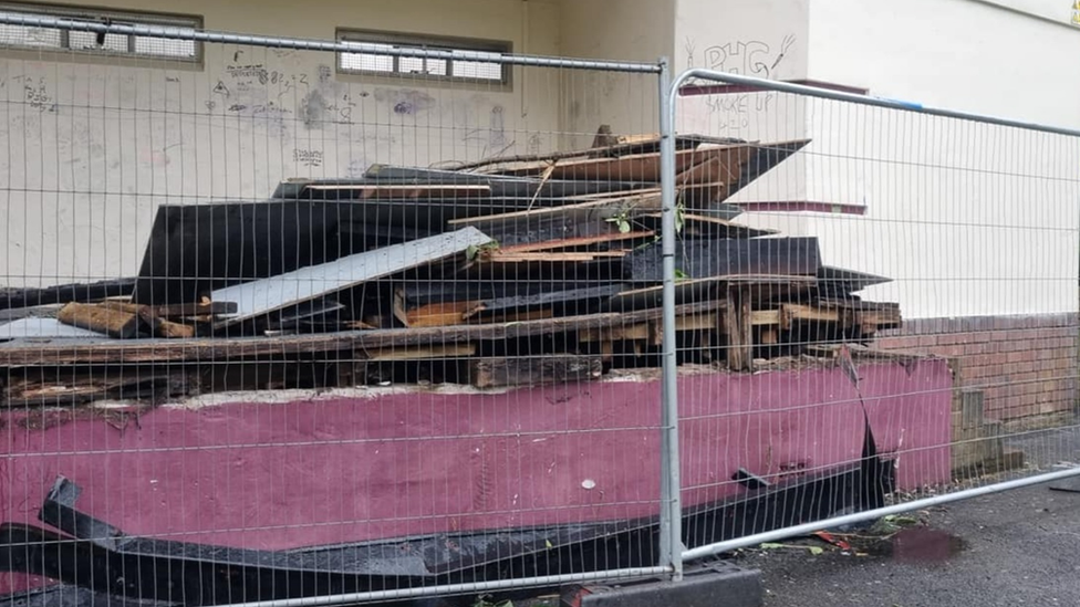 Vandals set fire to Bilston outdoor concert stage - BBC News