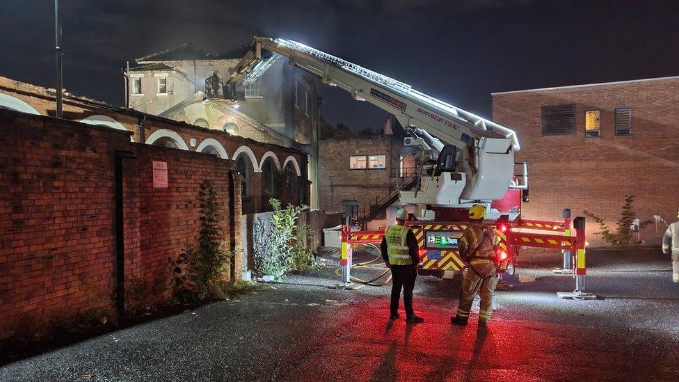 Willenhall fire: Dozens evacuated after blaze at abandoned venue - BBC News