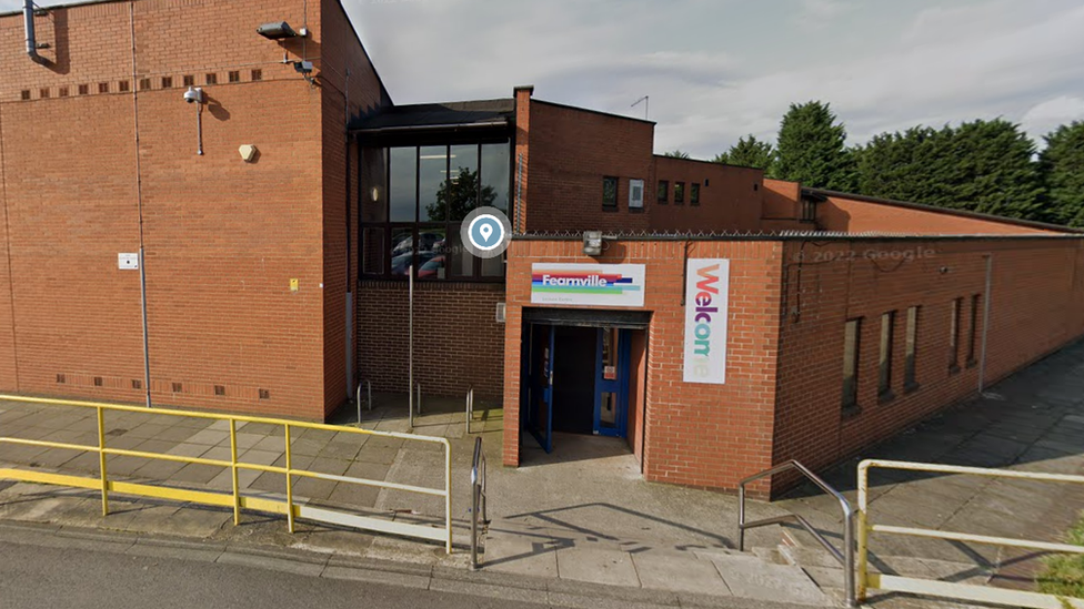 Gipton: Plans submitted for major revamp of leisure centre - BBC News