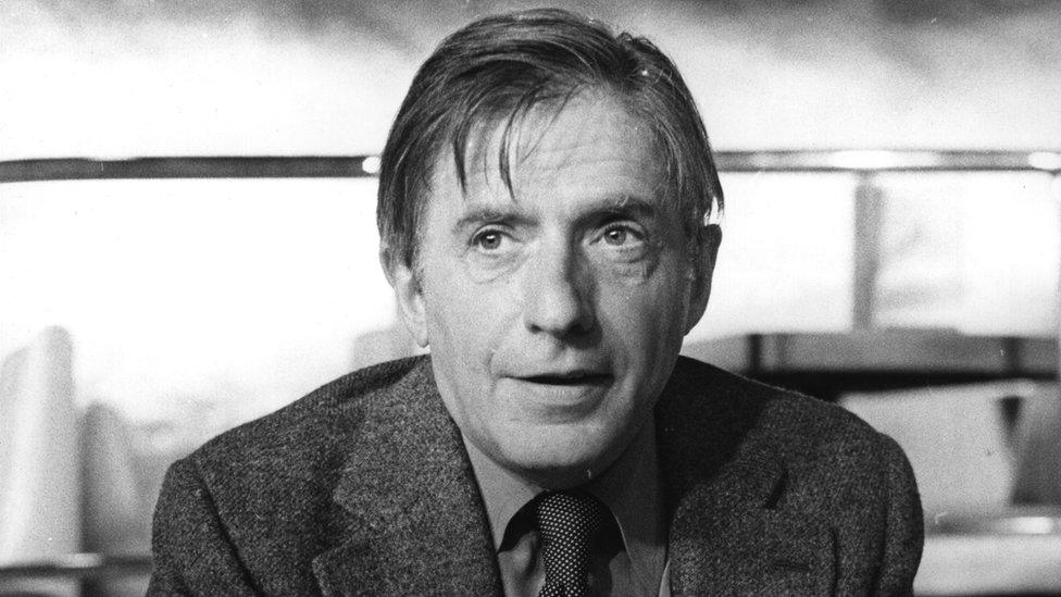 Victor Lownes: Playboy executive dies aged 88 - BBC News