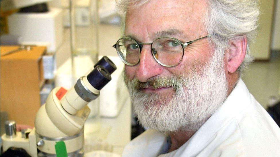 Sir John Sulston human genome pioneer dies - BBC News