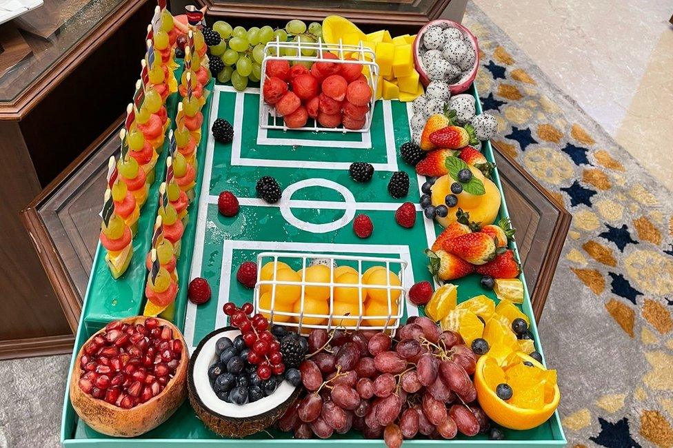 Wolves fans lunch with Qatari millionaire in Doha - BBC News