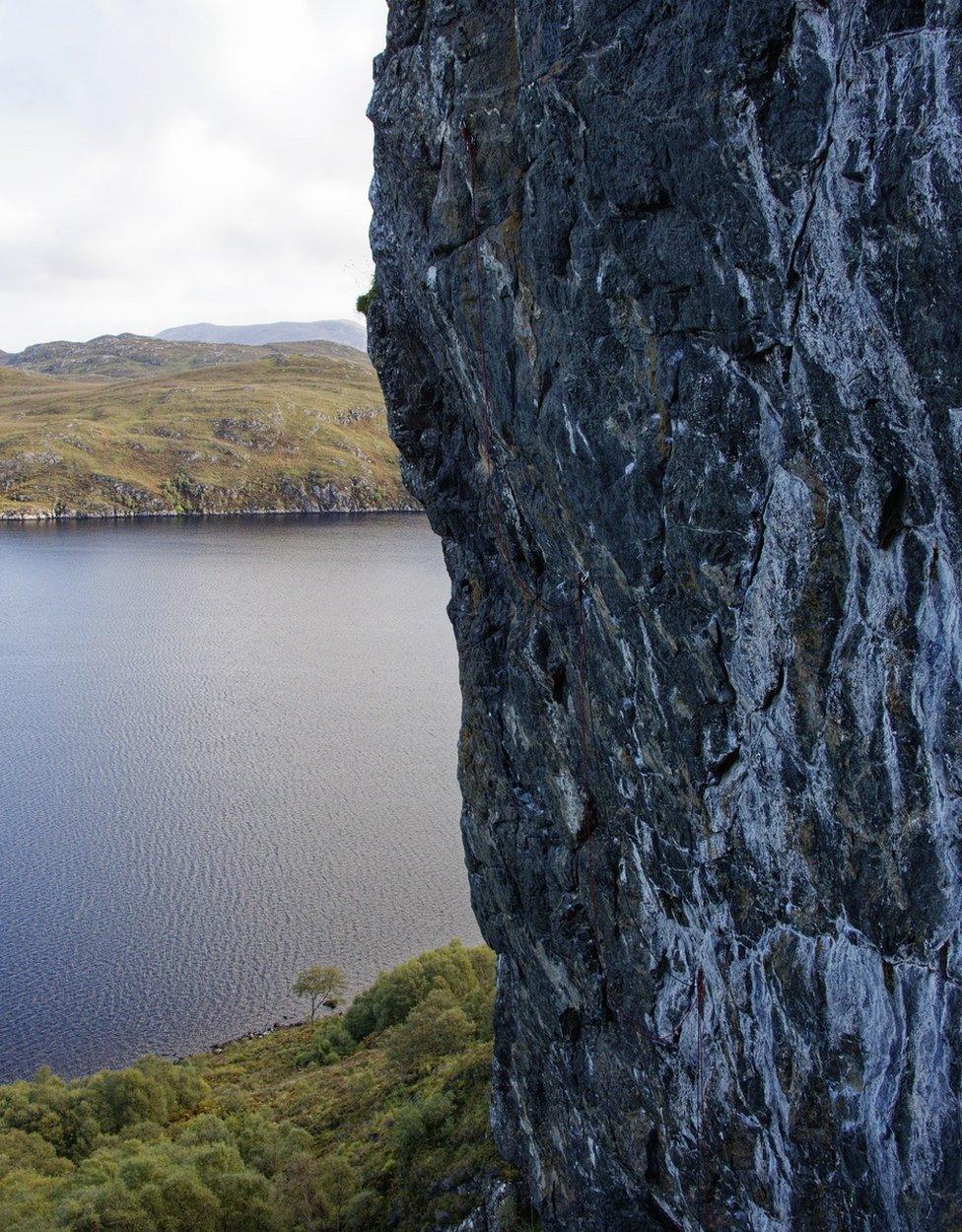The Covid-safe way to tackle Scotland's Super Crag - BBC News