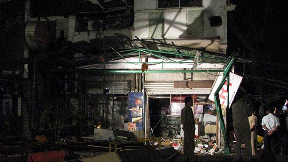 Pune German bakery blast: India court commutes death sentence - BBC News
