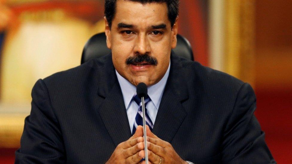 Venezuela crisis: Tear gas fired at anti-Maduro protest - BBC News