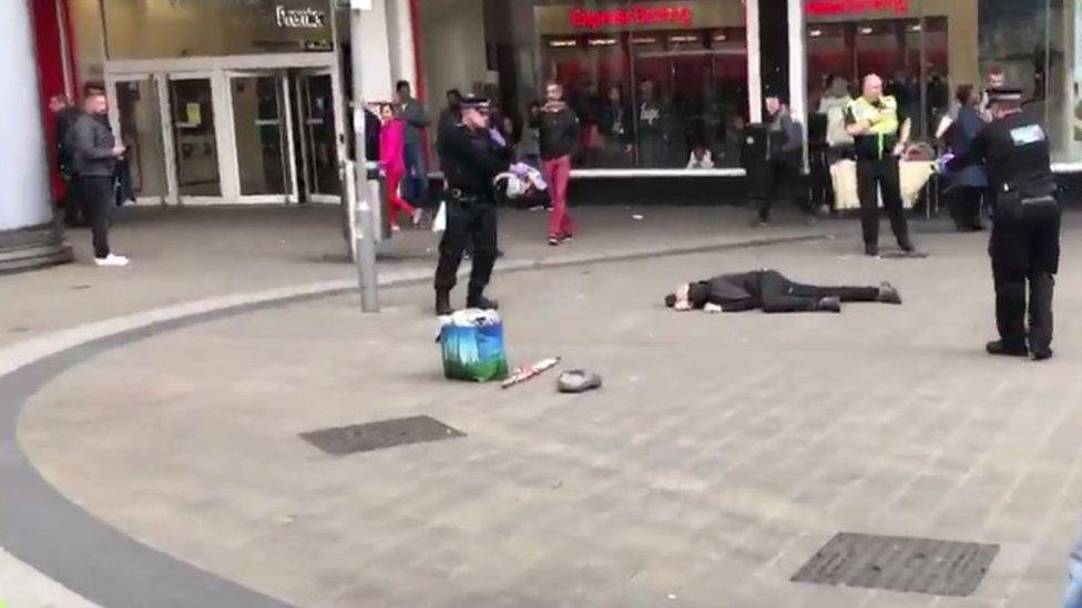 Man arrested over Birmingham 'knife' incident - BBC News