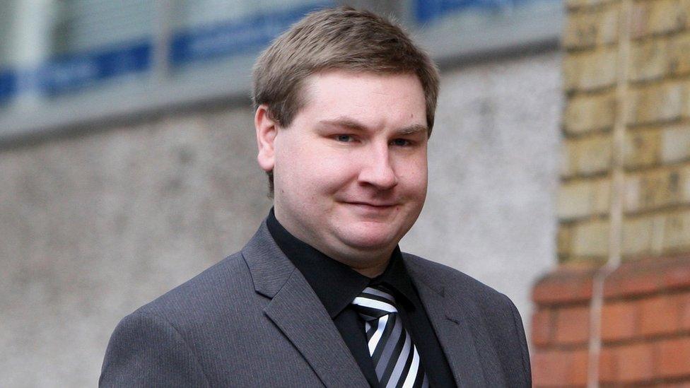 Nude photo plea PC jailed for 'improper relationship' - BBC News