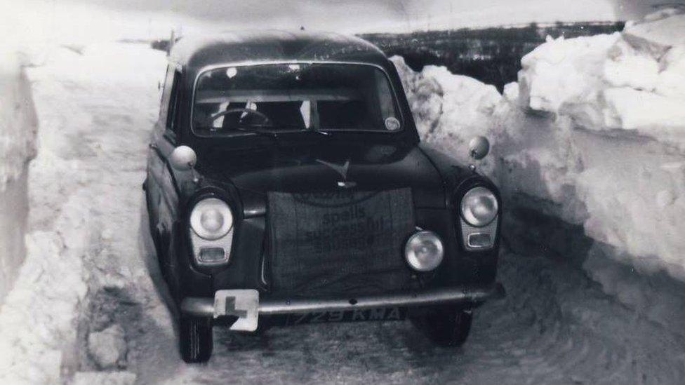 Festival of Recollections in Caerwys celebrates shopkeepers - BBC News