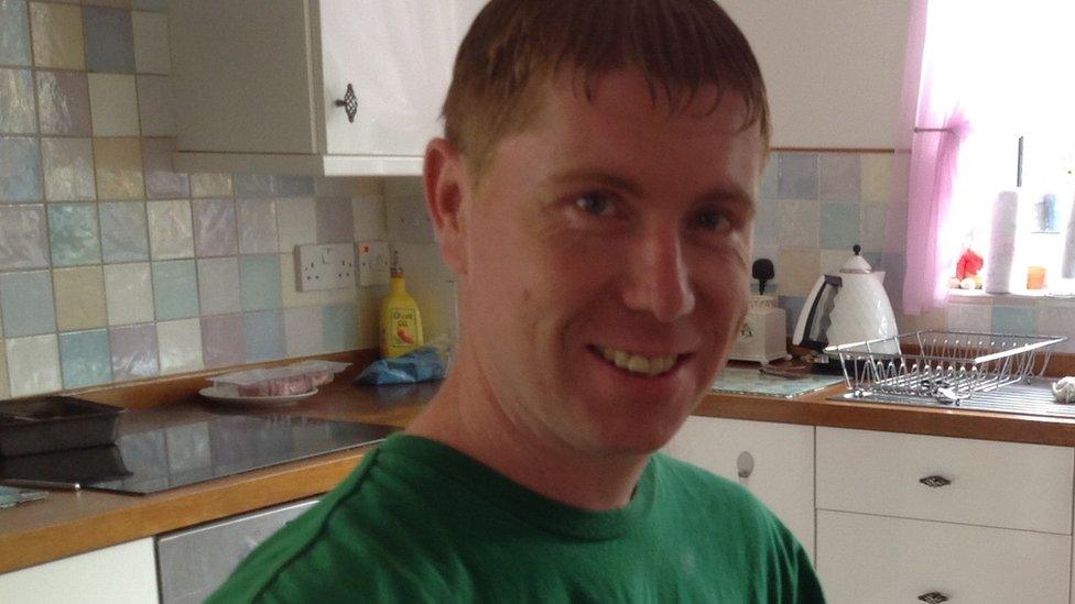Travis Smith murdered Gravesend cousin Danny Wallis - BBC News