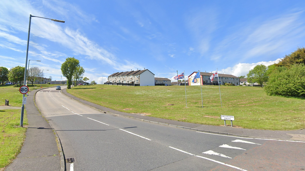 Bangor: Man shot in leg by two men in Kilcooley estate - BBC News