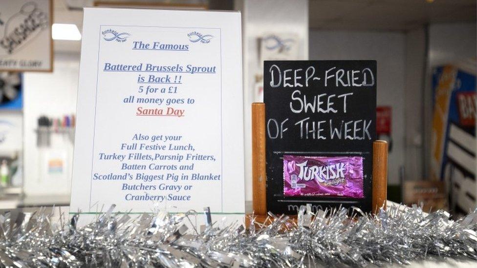 Dunkeld chippy offers deep-fried Christmas dinner - BBC News