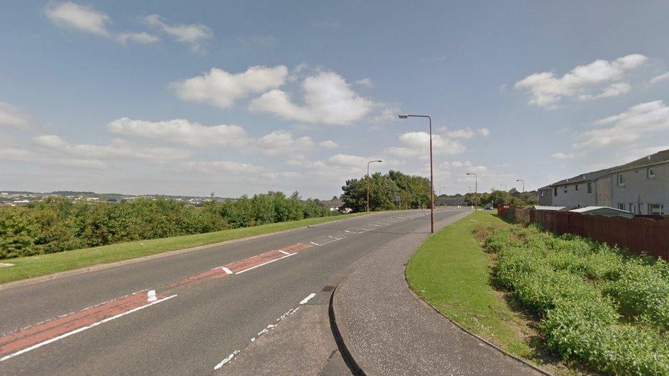 Man tried to drag teenager to ground in Livingston attack - BBC News