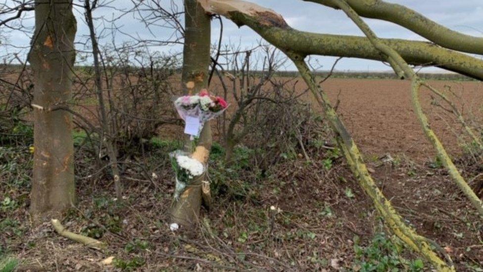 Welton fatal crash driver cleared of killing passengers - BBC News