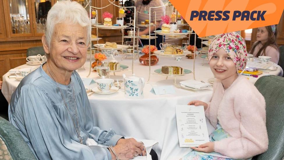 Twyford village road sign gets long-awaited apostrophe - BBC Newsround