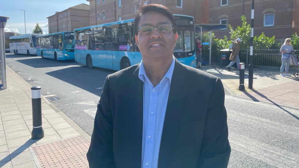 Luton to Dunstable guided busway at 10 years: Has it worked? - BBC News