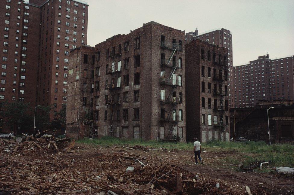 Capturing East Harlem in the 80s - BBC News