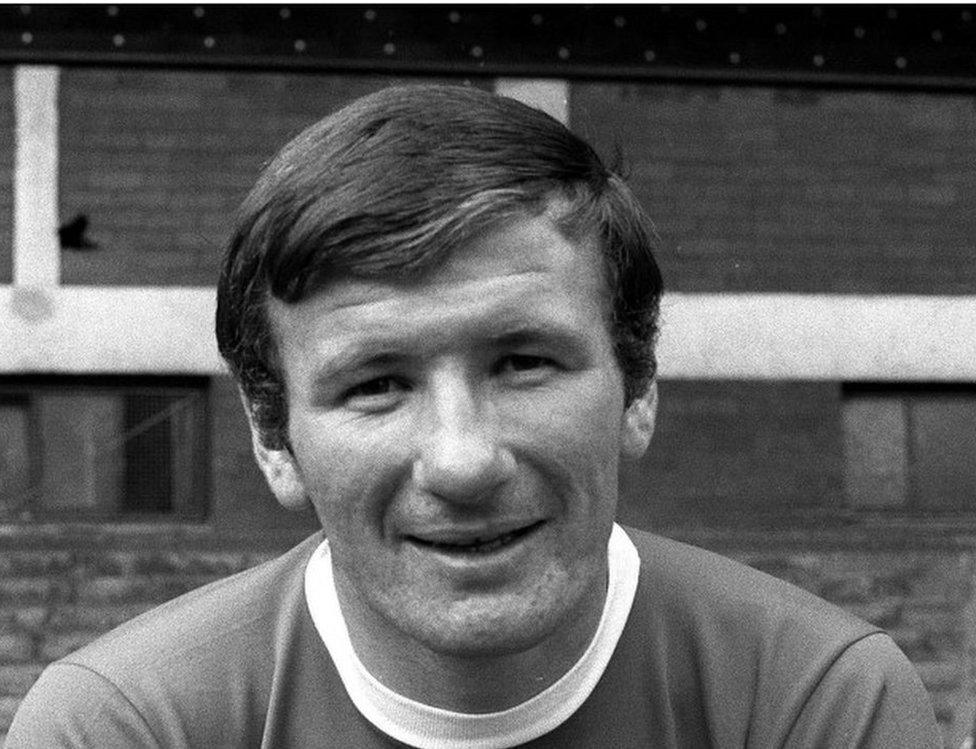 Tommy Smith: Liverpool FC legend's funeral takes place - BBC News